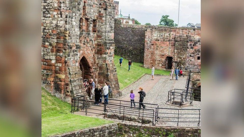 Carlisle Castle prisoners' carvings are restored - BBC News