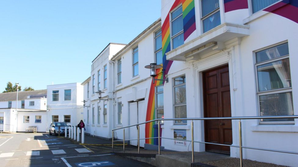 Guernsey PEH set to use 3% of island's electricity - BBC News