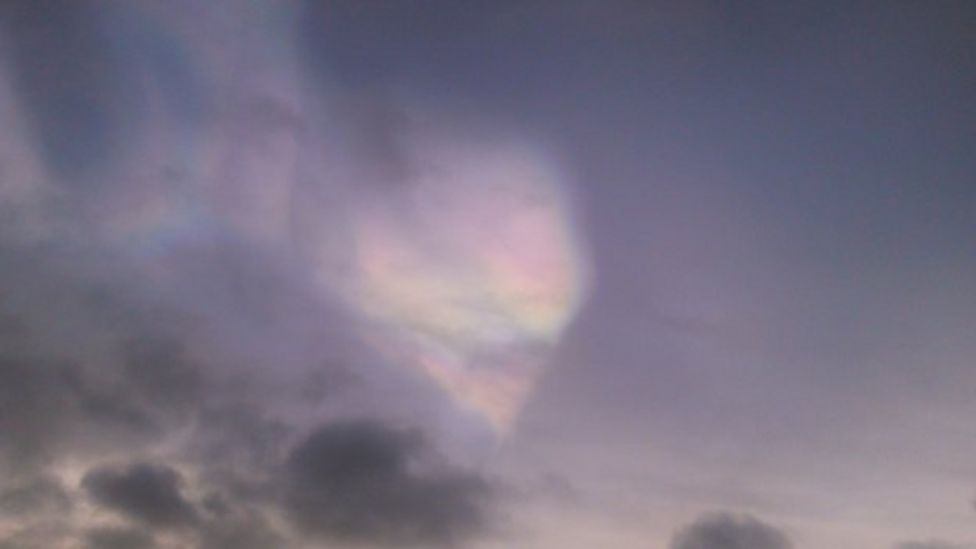 Nacreous clouds: Your photos - BBC News