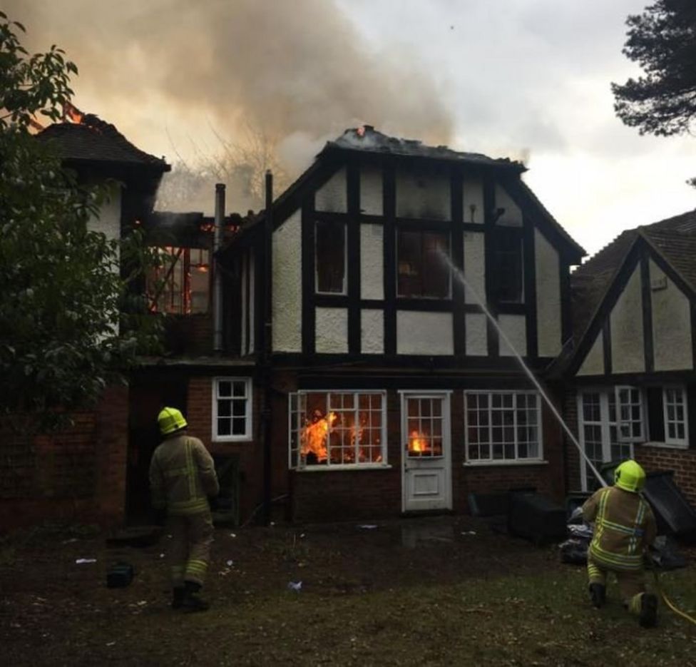 Arson attack on Henley-on-Thames house - BBC News