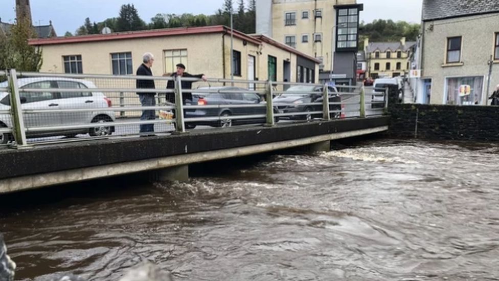 Storm Lorenzo: Power outages and flooding in Donegal - BBC News