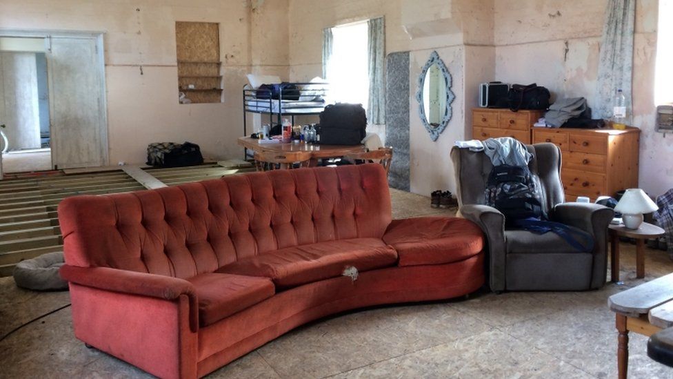 Thorne Island's Napoleonic fort gets makeover - BBC News