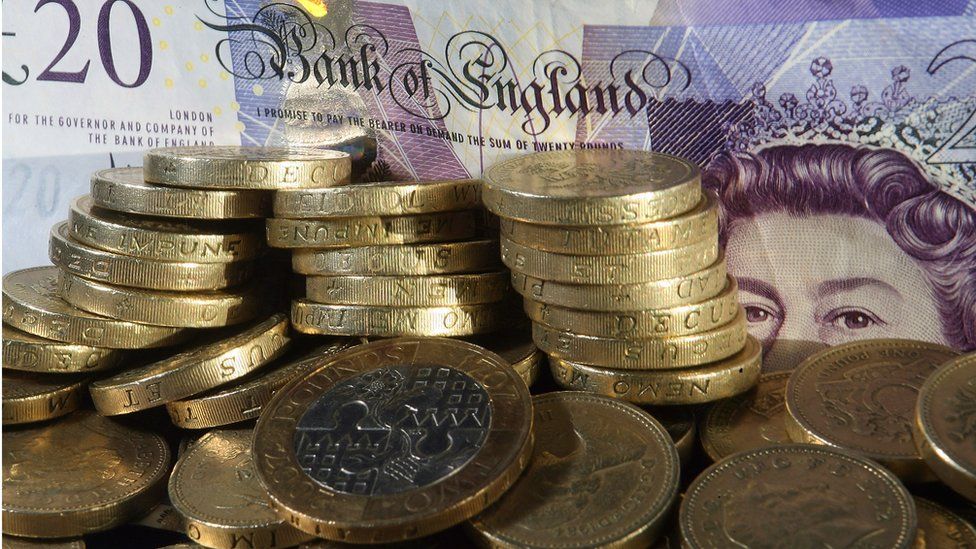 Household spend rises to £531 a week - BBC News