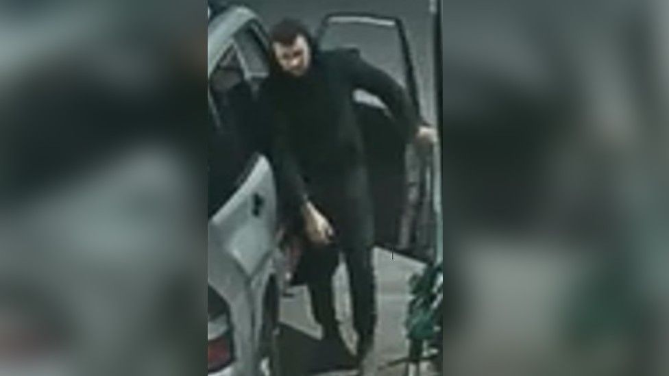 Chris Packham: Police release picture after presenter's home attacked ...