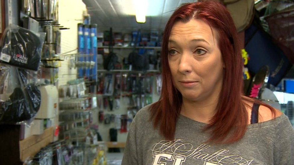 Cwynion am gau stryd yn Aberteifi 'heb ymgynghori' - BBC Cymru Fyw