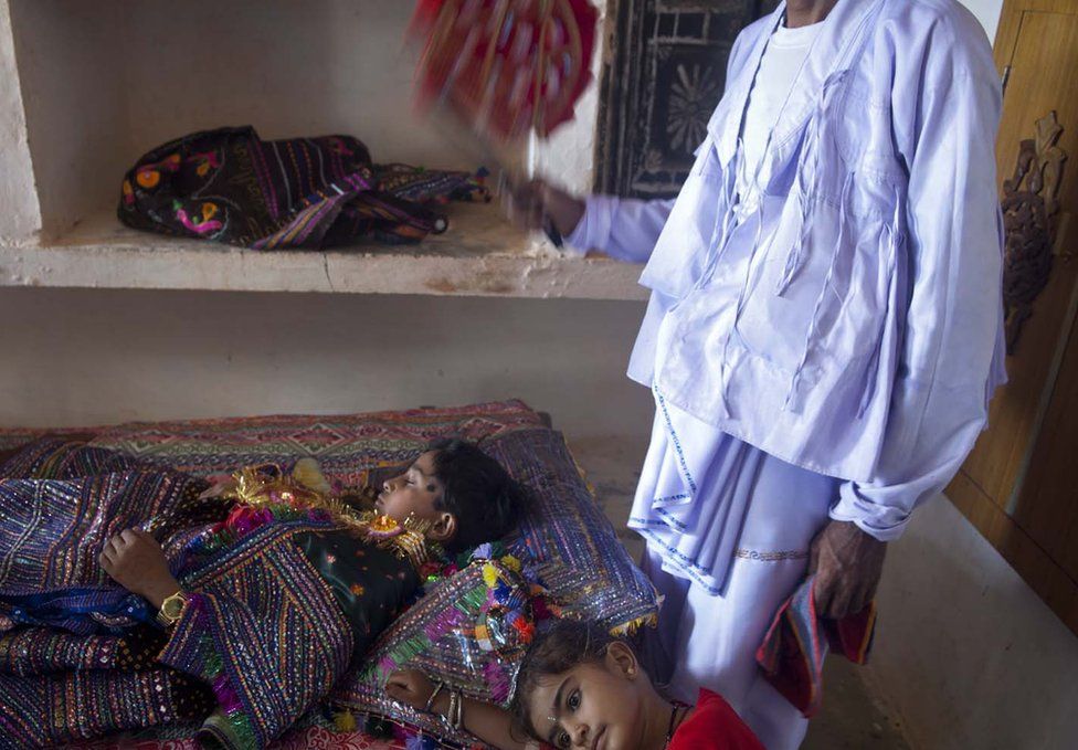 The child marriage tradition of an Indian tribe - BBC News