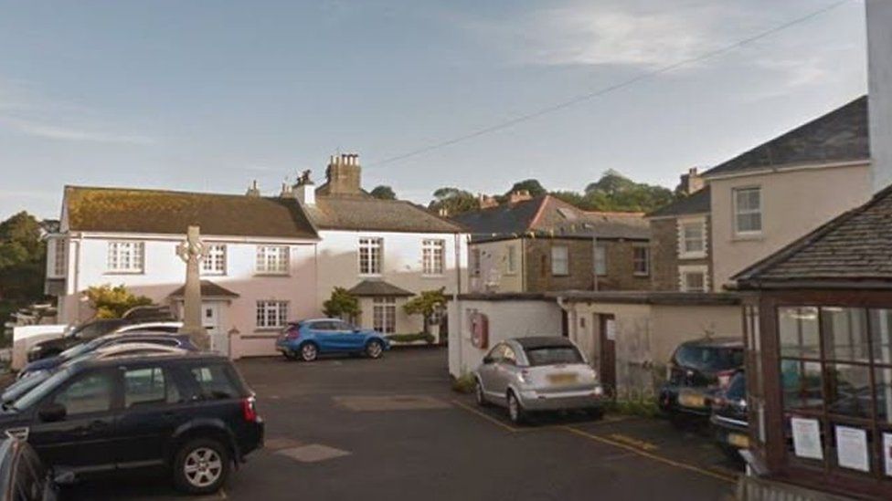 Flushing: GP surgery could close permanently - BBC News