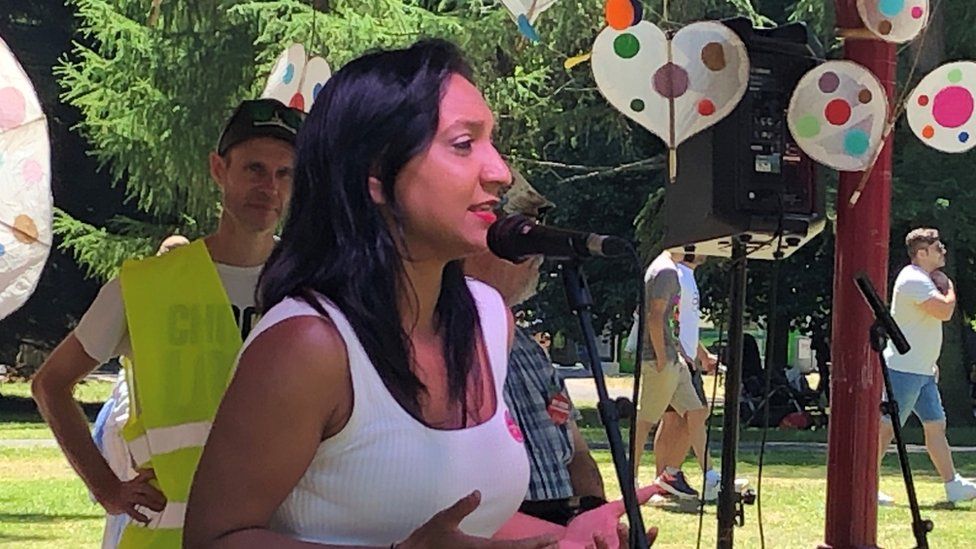 Southampton refugee parade celebrates city's rich history - BBC News