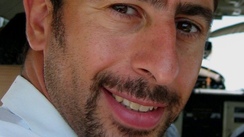 9/11 anniversary: Doctor saw shocking attack from plane - BBC News