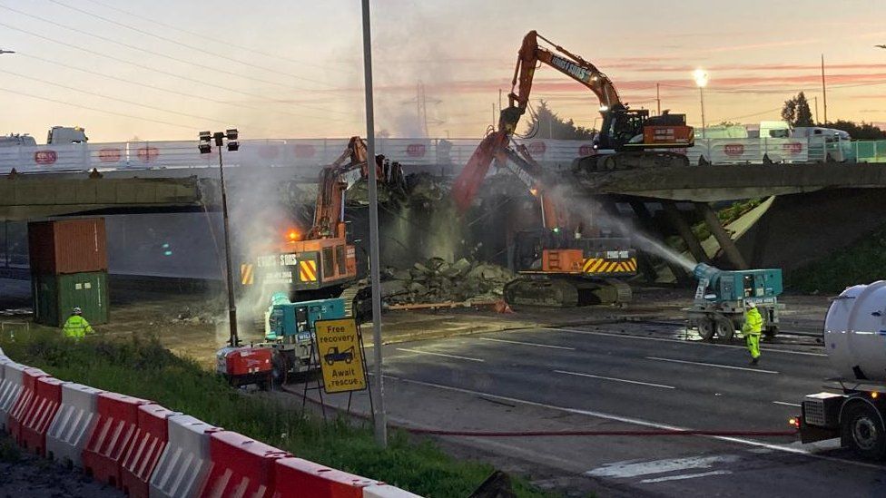 M6 reopens near Walsall after bridge demolished - BBC News