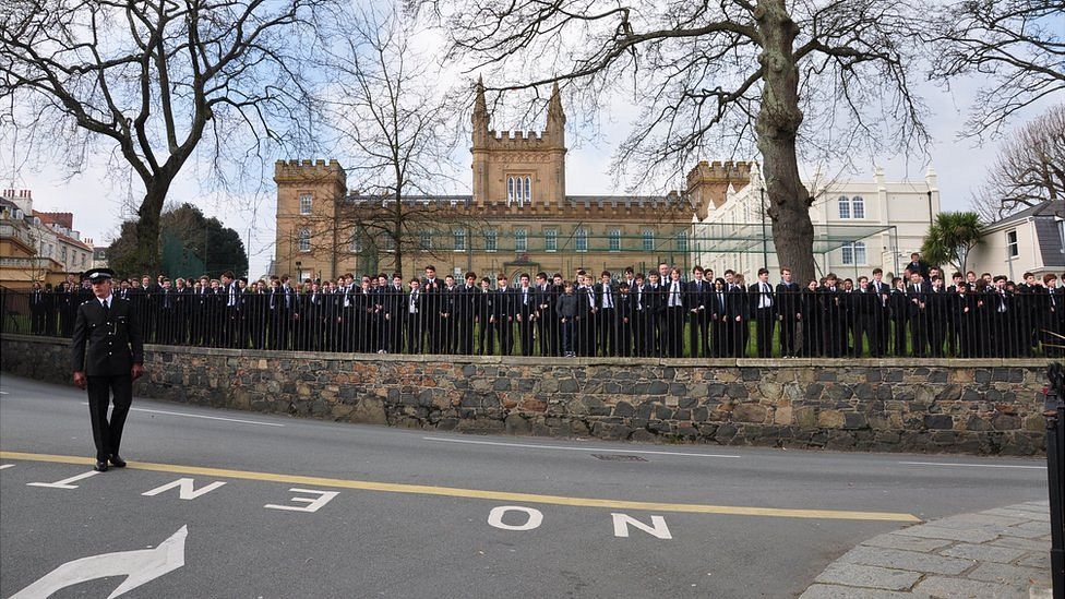 Guernsey's Lieutenant Governor: Vice Admiral Ian Corder sworn in - BBC News