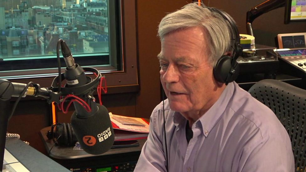 Tony Blackburn hangs up his local radio headphones - BBC News