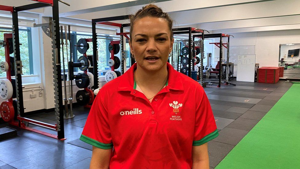 Aberth merched Cymru i gyrraedd Cwpan Pêl-rwyd y Byd - BBC Cymru Fyw