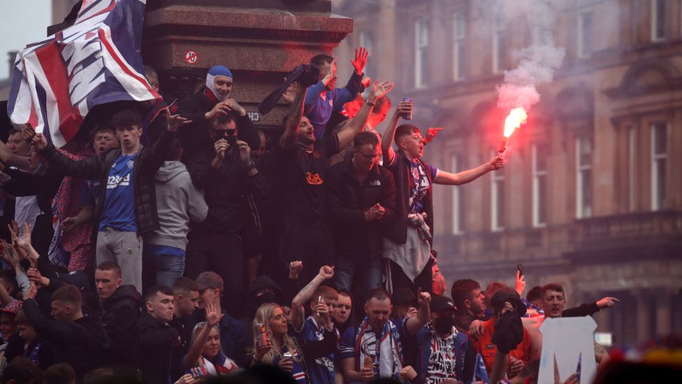 'Many more arrests' to follow Rangers crowd trouble - BBC News