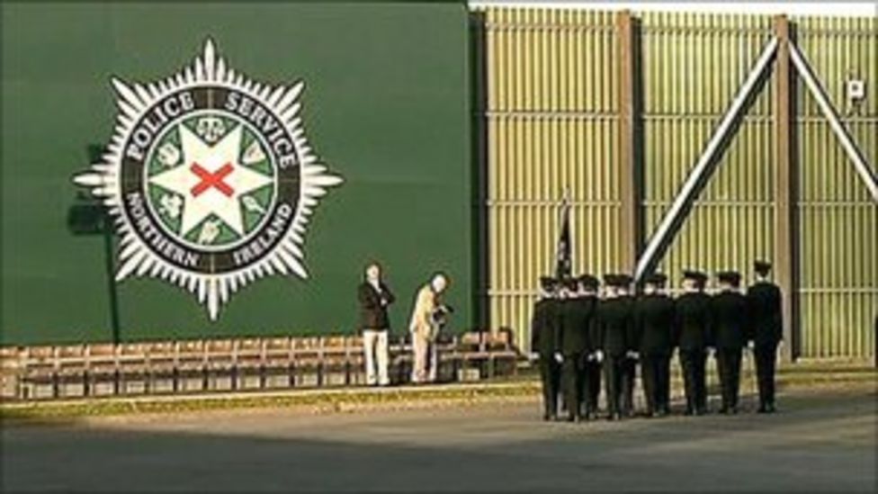 Policing, Patten and ten years of the PSNI - BBC News