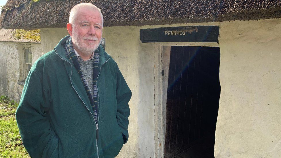 Gobaith cymryd camau i warchod 'trysor' o fwthyn - BBC Cymru Fyw