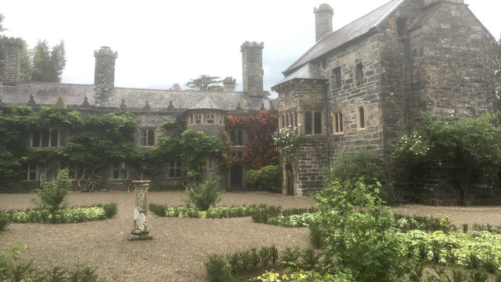 Gwydir Castle: Flooded Tudor home owners 'broken hearted' - BBC News