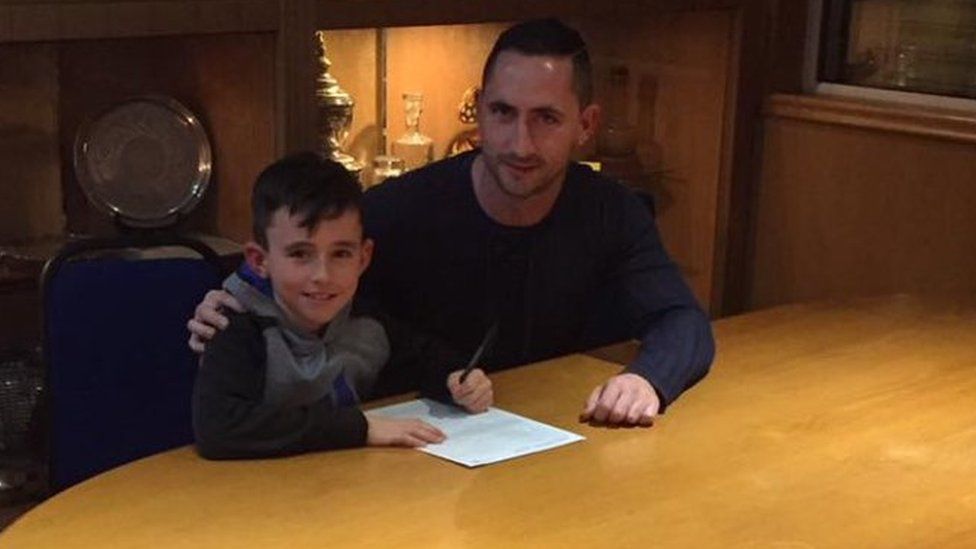 Boy's 320-mile trip to play for Greenock Morton U-11s - BBC News