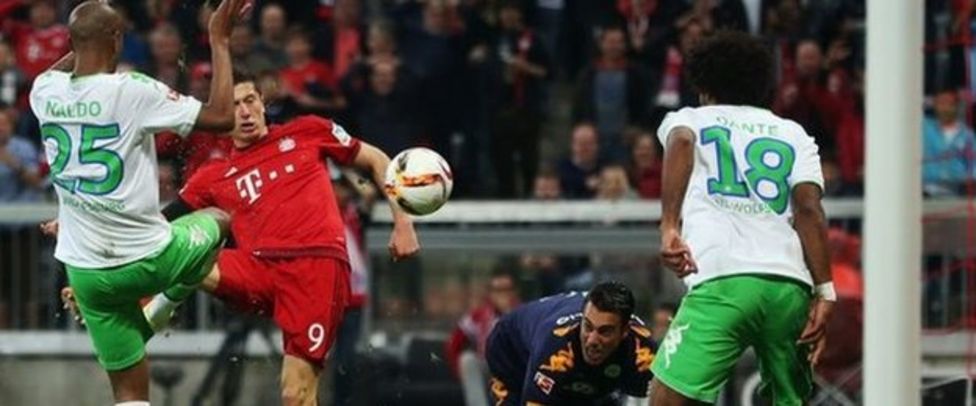 Robert Lewandowski: Striker scores five goals in nine minutes - BBC ...