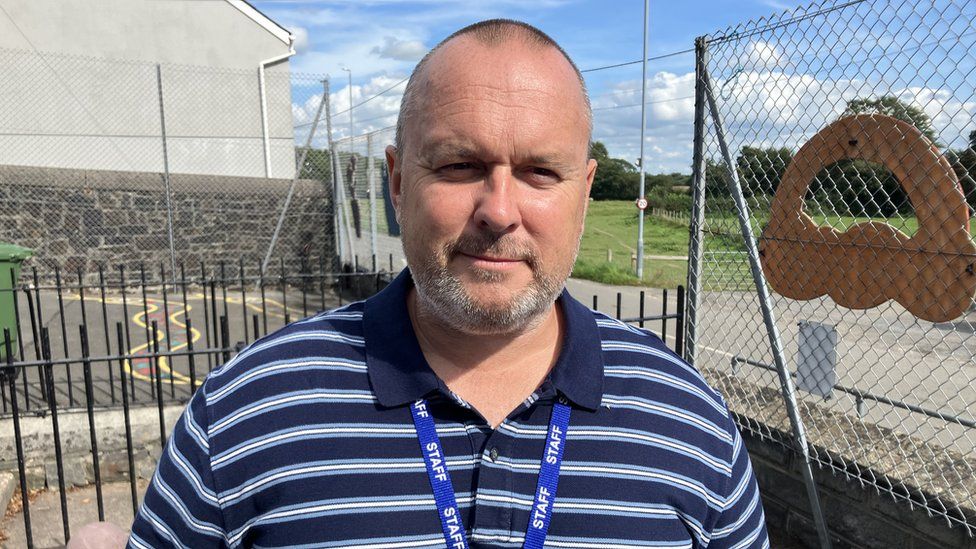 Terfyn cyflymder 20mya yn parhau i hollti barn - BBC Cymru Fyw