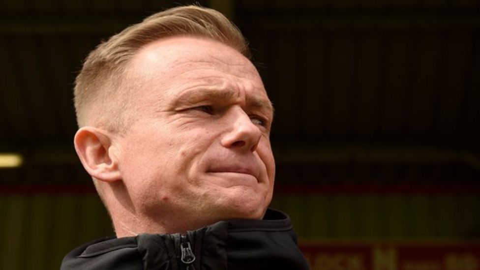 Dean Keates: Wrexham looking at 'one or two' trialists - BBC Sport