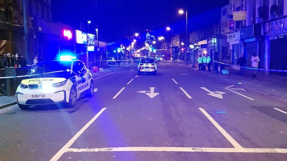 London violence: Two dead, four hurt in knife and gun attacks - BBC News