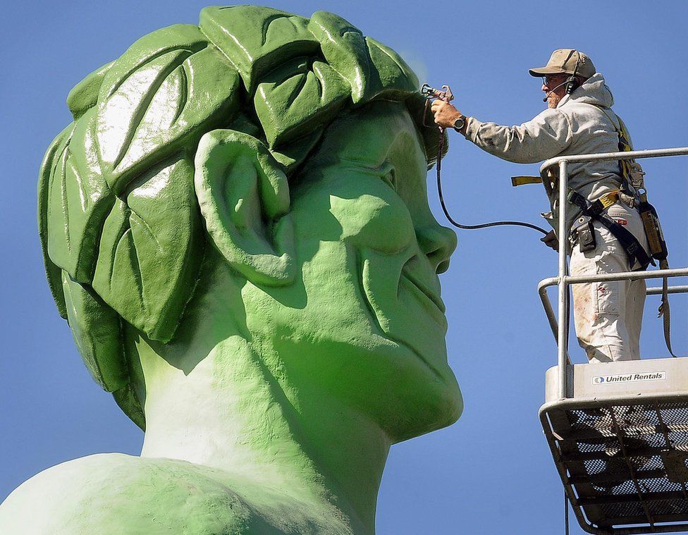 Caption Challenge: Statuesque - BBC News