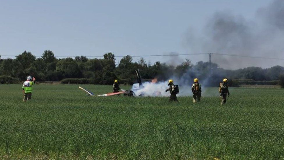 'Lucky escape' over helicopter's Long Marston emergency landing - BBC News