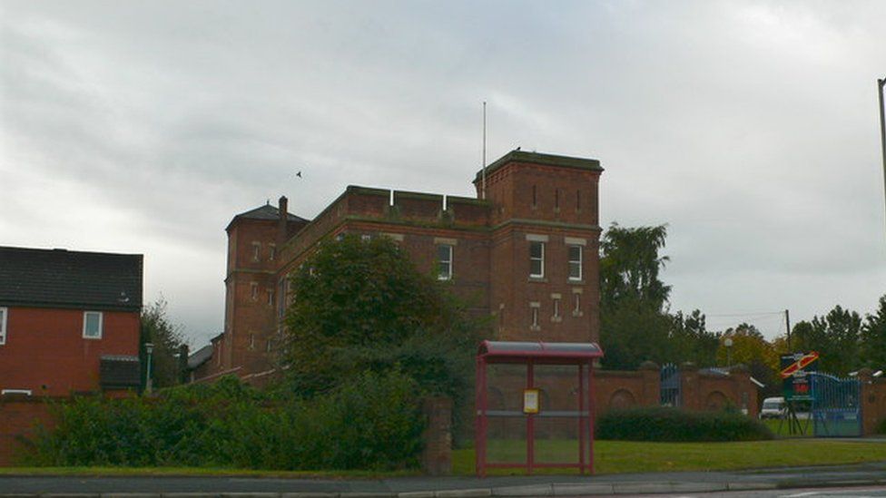 Campaign launched to save Wrexham army unit - BBC News