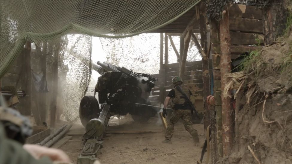 Ukraine war: Russia's 'meat assaults' batter Ukraine's defences - BBC News