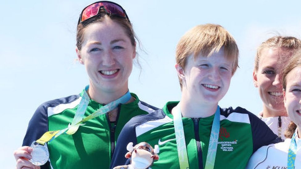 Paris Paralympic Games: Twin para-triathletes aiming for glory - BBC News