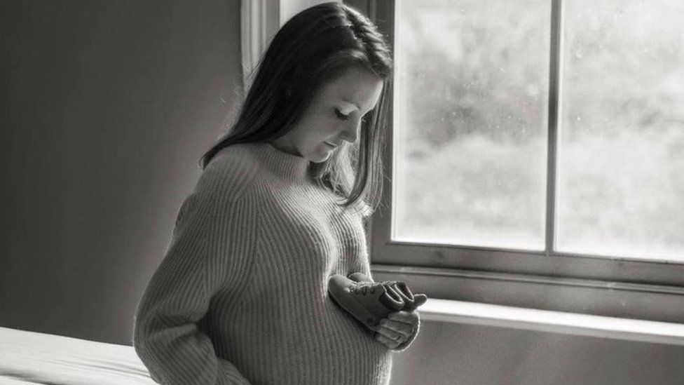 Missing Corrie Mckeague: Girlfriend April Oliver has baby girl - BBC News