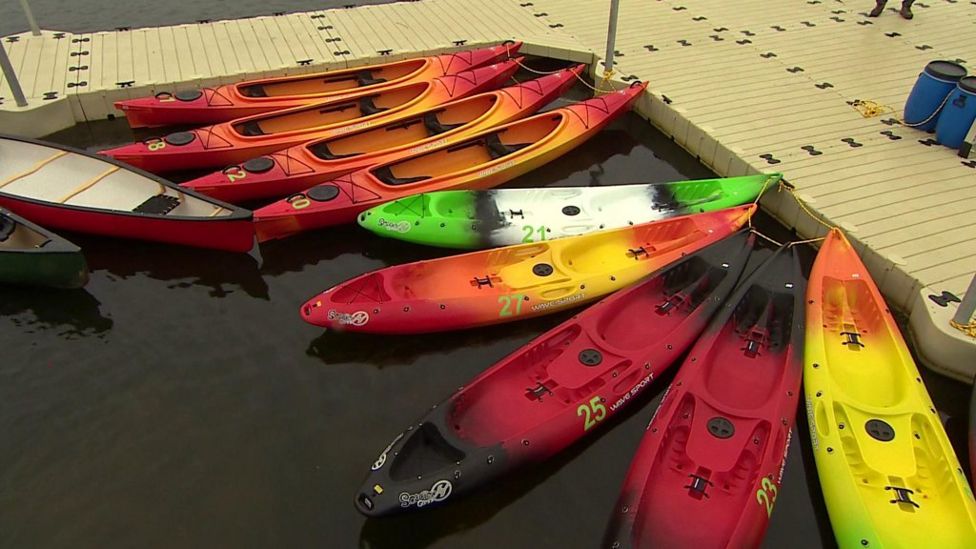 Rushden community garden built by students and wildlife trust - BBC News
