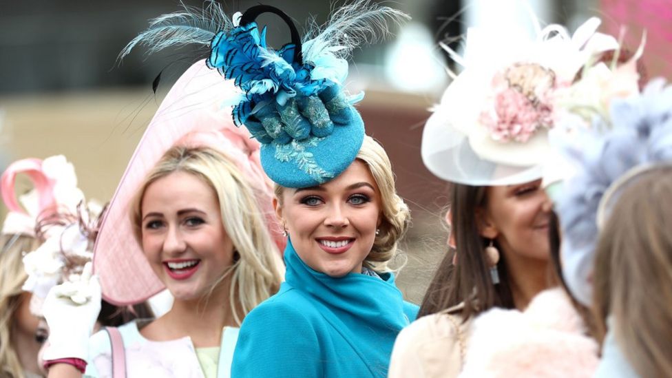 Ladies Day at Cheltenham Festival raises the style stakes - BBC News