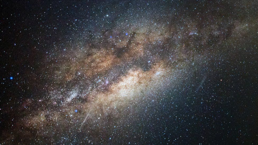 Space: Radio signal detected from most distant galaxy - BBC Newsround