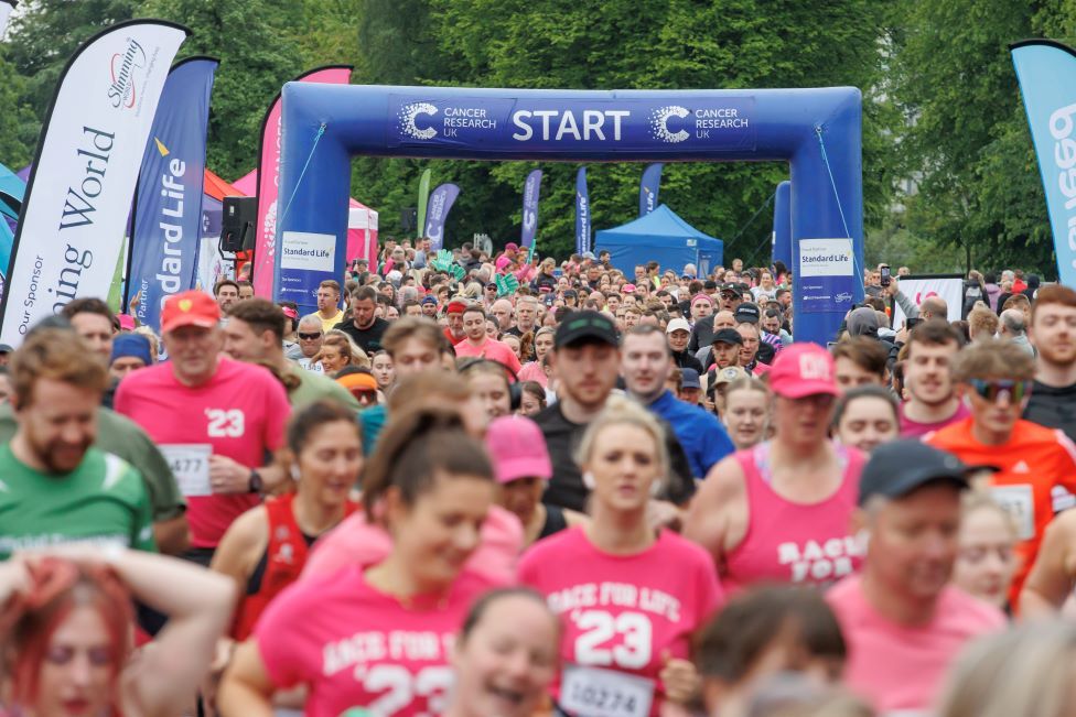 Race For Life runners are in the pink - BBC News