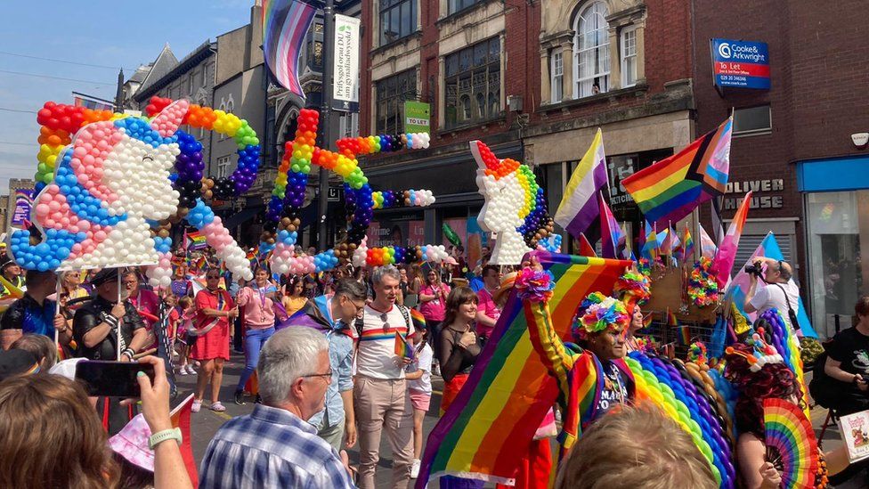 Lluniau Pride Cymru 2023 - BBC Cymru Fyw