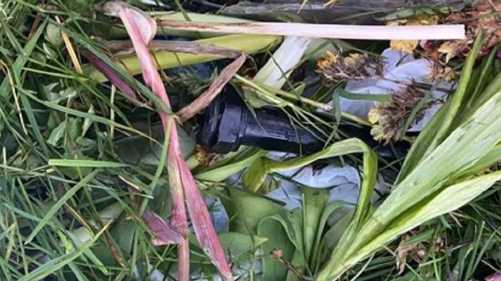 Suspected pipe bombs discovered in Londonderry cemetery - BBC News