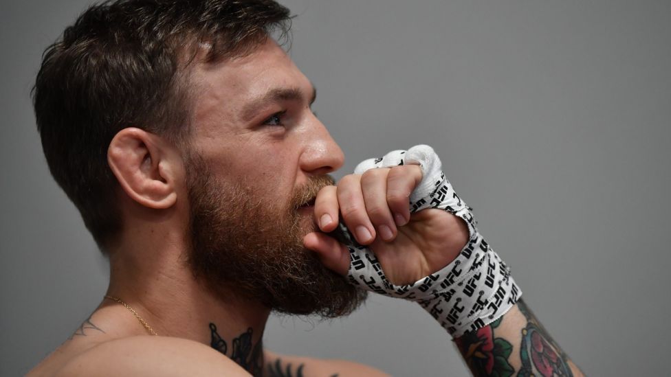 Ex-MMA fighter Katy Collins dies age 32 - BBC News