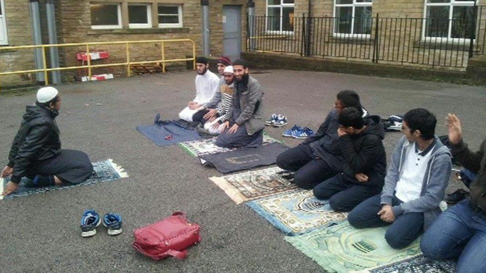 Toronto-area Peel District School Board in Muslim prayer row - BBC News