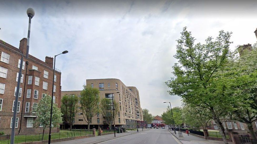 Motorcyclist dies after crashing into lamp-post - BBC News