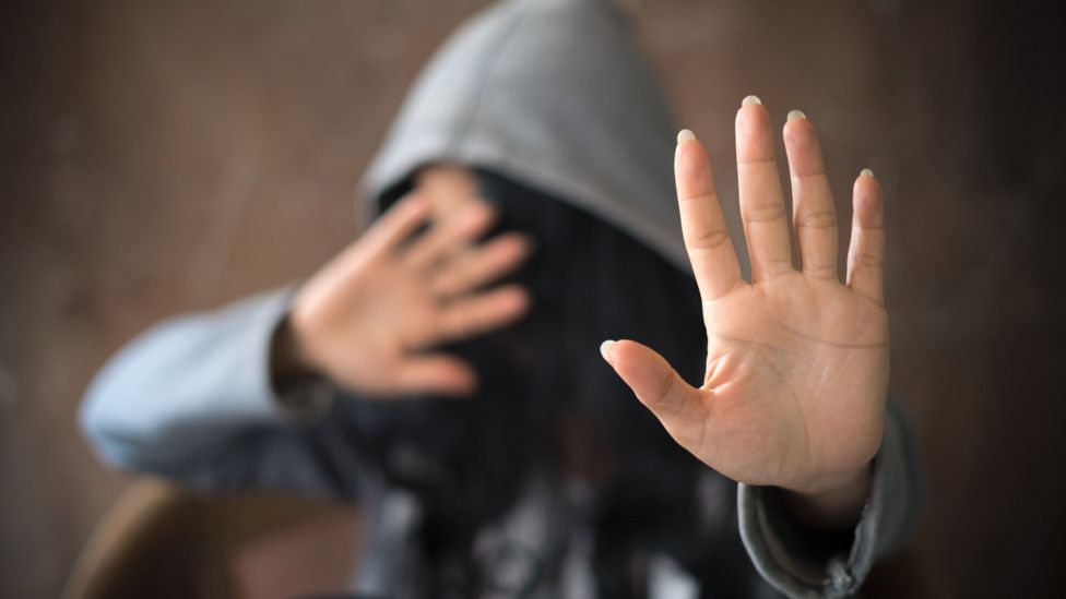 Support for victims of stalking in Oxfordshire and Berkshire - BBC News