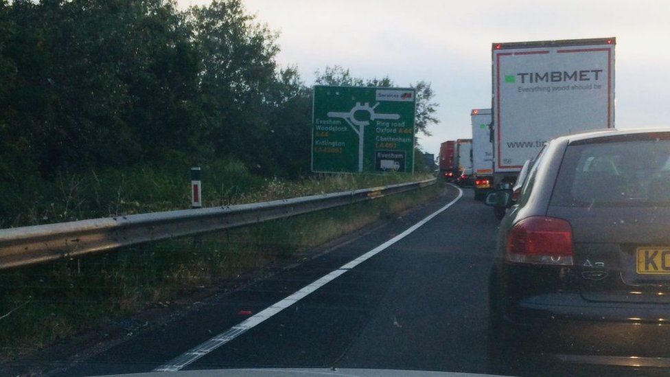 A34 in Oxford closed after diesel spill - BBC News