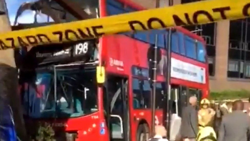 Nottinghamshire bus crashes into house after collision - BBC News