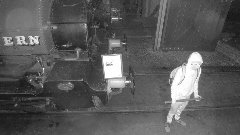 Didcot Railway Centre severely damaged in break-in - BBC News