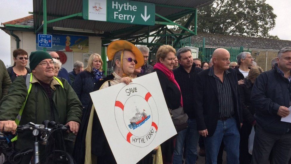 Hampshire's Hythe Ferry service campaign launched - BBC News