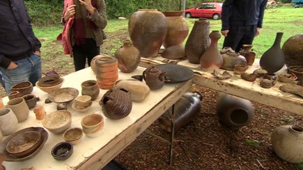 Traditional Japanese anagama kiln opened up at Wytham - BBC News