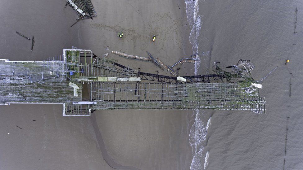 Engineers assess collapsed Colwyn Bay Victoria Pier damage - BBC News