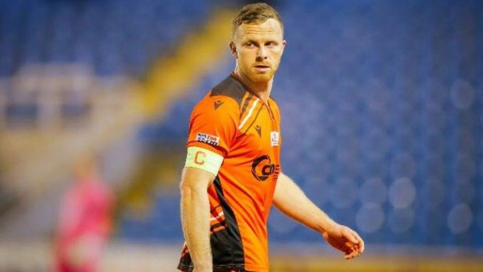 Tributes paid to AFC Portchester's captain Mason Peddle - BBC News