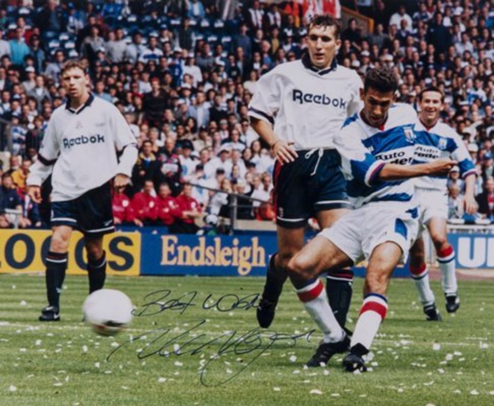 Reading Football Club's 150 years celebrated at exhibition - BBC News